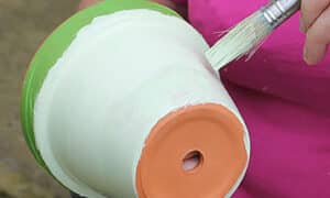 Bloempot schilderen - DIY - Terracotta potten verven stappenplan
